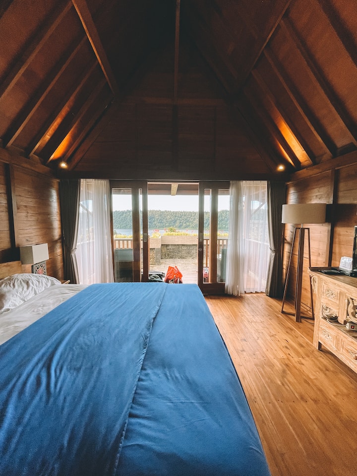 Modern Villas With Lake View - Munduk