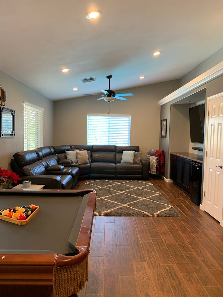 Pool/spa, Garage, Tesla Charger, 2 Primary Suites - Sun City, AZ