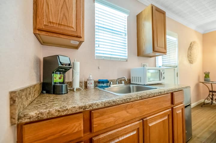 Getaway Studio W/ Private Patio - Visalia, CA