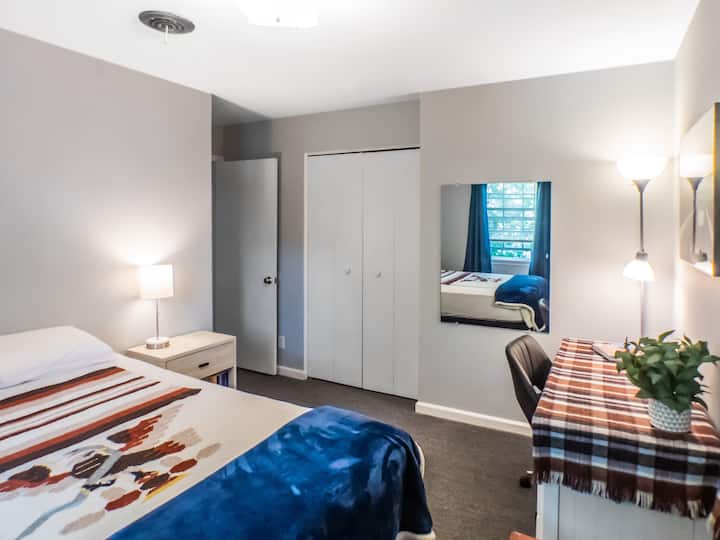House Share W/ Private Bath In Quiet Comfort Home. - Charlottesville, VA