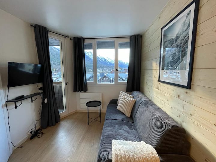 Chamonix Chalet Ourson | Sleeps 4 Mont Blanc Views - Lac de Pormenaz