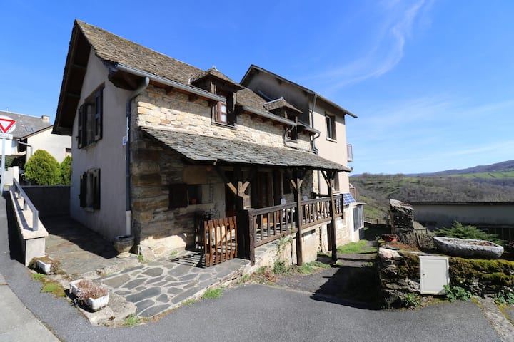 Vue Superbe Sur Lac, Rando, Aubrac, Vallée Lot - Espalion