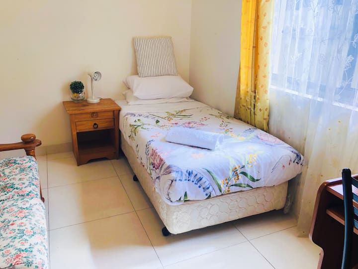 Budget Single Room Near Airport - Rosebery