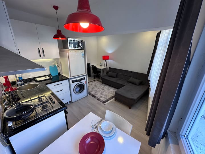 Balat 2 | Cozy And Chic Retreat With A Work Space - Sultangazi