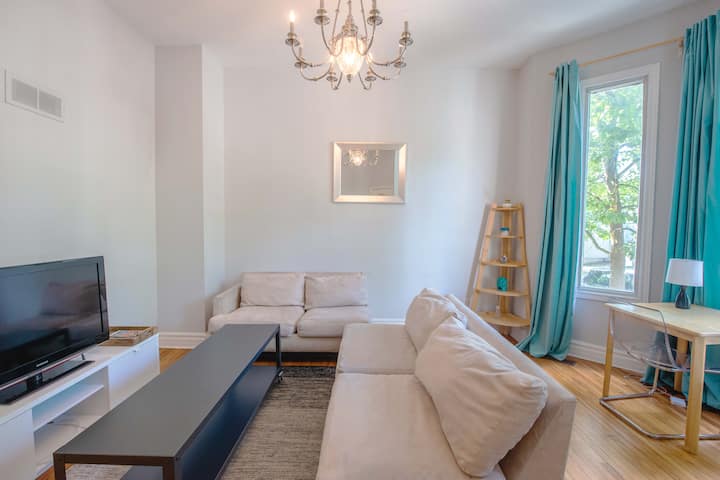 King West Triplex Main Flr Pvt Apt 1 Bdrm Parking - 多倫多