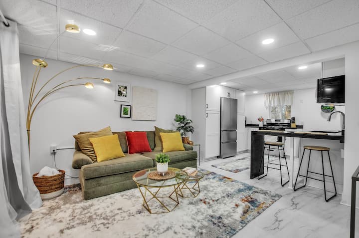 Townhouse In Short Range To Buffalo's Hospitals - Lancaster, NY