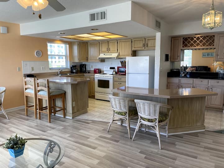 Parker Manor Water View 2 Br Apt - 클리어워터 비치