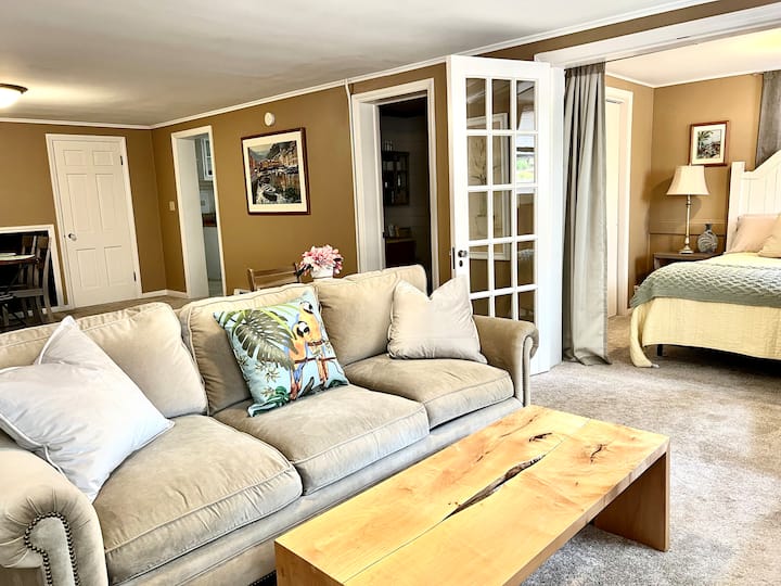 Private Suite Near Cu, Cws, Chi Center & More! - Omaha, NE