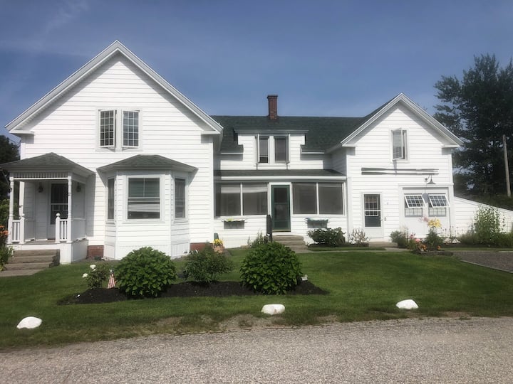 Updated 3 Bedroom Duplex - Scarborough, ME