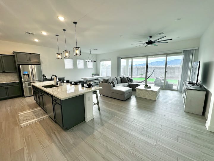Modern Style W/ Mountain Views - White Tank Mountain Regional Park, Waddell