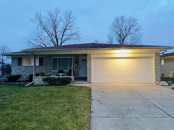 1 Story Ranch Home In Sterling Heights, Mi - Sterling Heights, MI