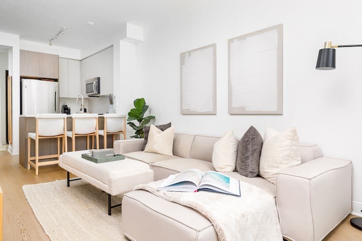 Stylish Yorkville 1 Bed + Den With Parking + Wifi - 多倫多