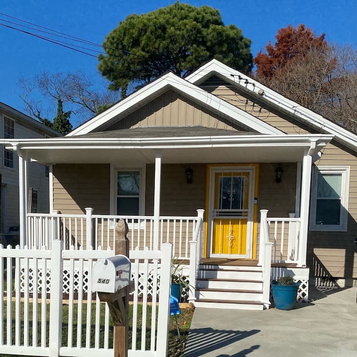 Bungalow Near Buckroe Beach! - Hampton, VA