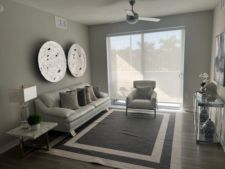 Elegancia Y Confort - Doral, FL