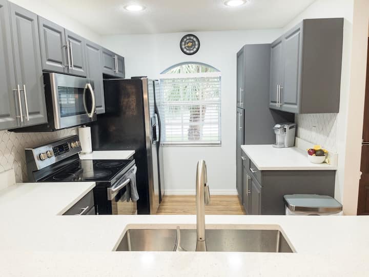 Spacious, Pet-friendly Home Central To Everything! - Sarasota, FL