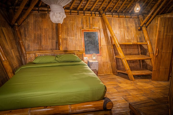 Faraway Jungle Bamboo Treehouse Retreat - Houses for Rent in Penebel ...