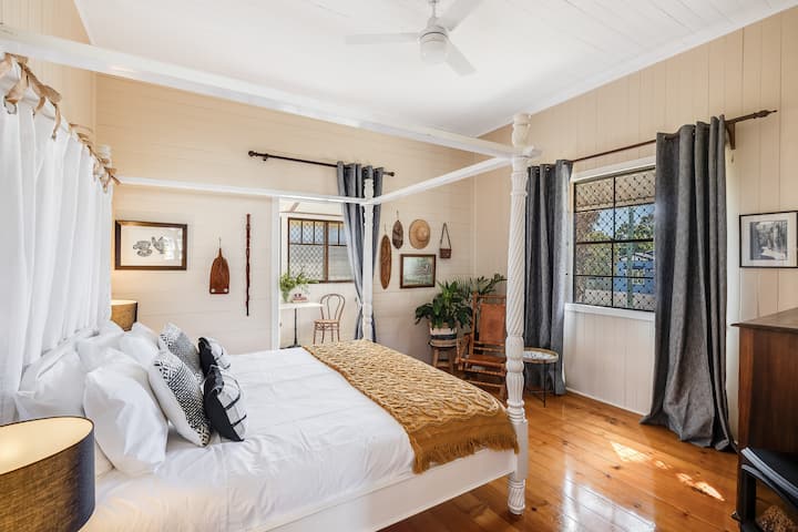 Designer King Room In Women's Guesthouse - Toowoomba