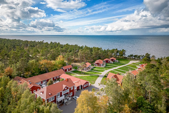 Rymlig Trerumslägenhet Med Altan Mot Innergård - Mörbylånga