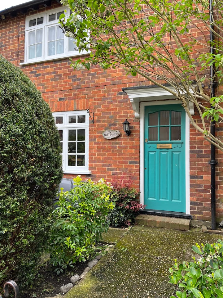 Cute Family Cottage In The Surrey Hills - 쉐어