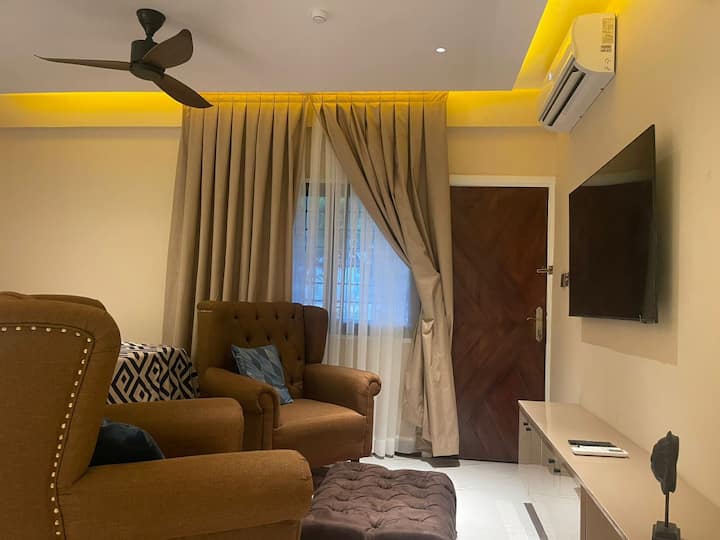 King Bed, High Speed Wifi Studio Apartment. - Ghana