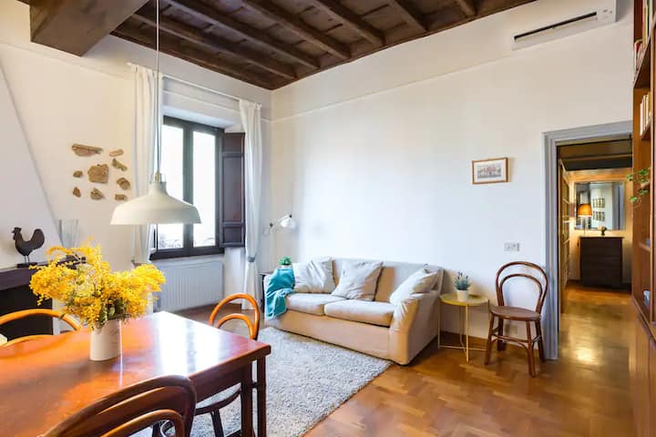 Trastevere Adrian Apartment In An Amazing Road - Roma, Italia