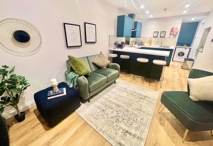 Gorgeous Newly Renovated 2 Double Bed Flat - Swansea