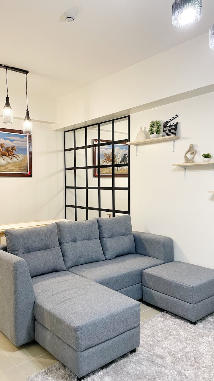 Stylish 2br Condo | Wi-fi | With Free Parking - Quezon City