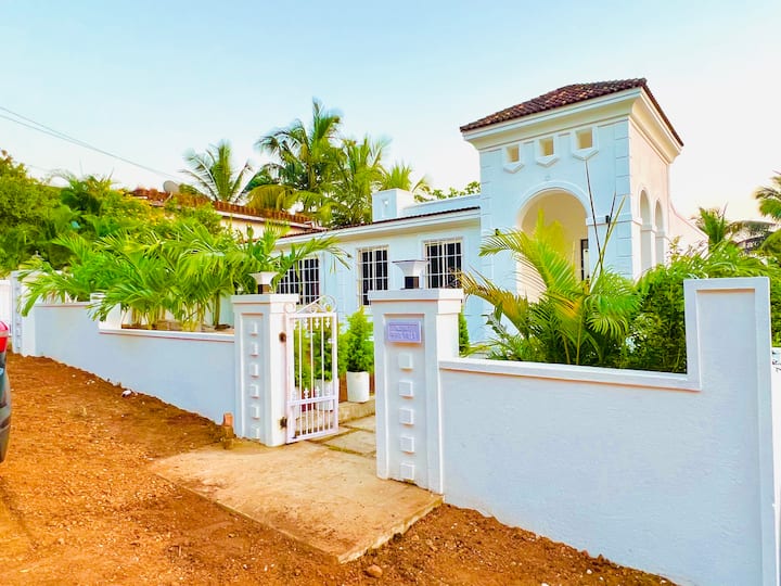 2 Bhk Private Pool Villa Near Hilltop, Anjuna - Goa