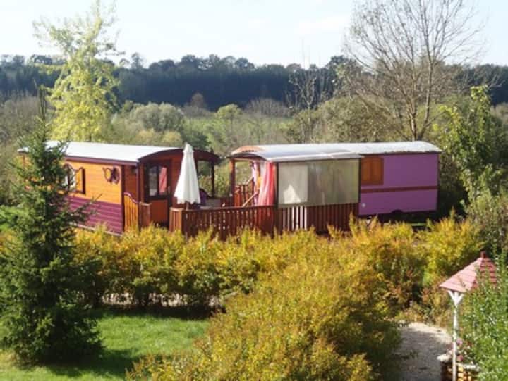 Roulottes De Charme Avec Spa. - Doucier