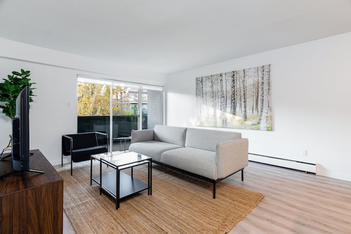 Contemporary Condo - Two Blocks From Main St - Vancouver