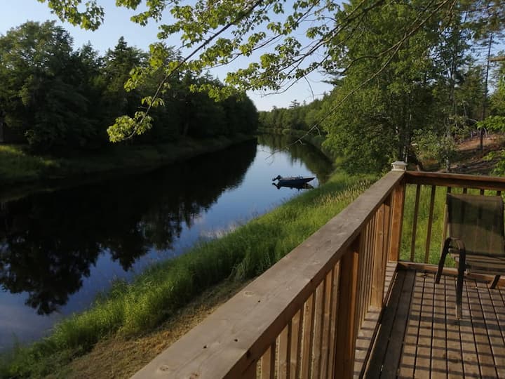 Rustic River House - 新斯科舍
