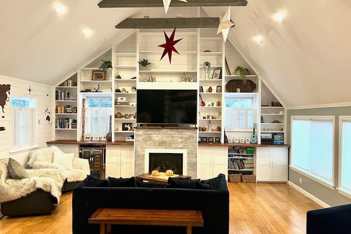 Entire Home W/backyard & Hot Tub, Close To Beaches - Little Compton, RI