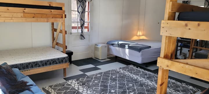 Peacock Bunkhouse Rental In Airville Pa - Conowingo Reservoir, United States