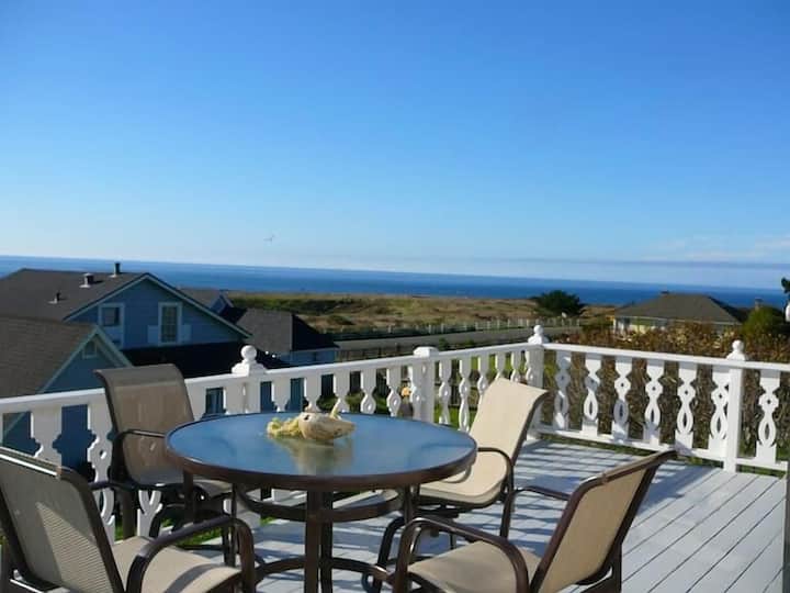 Mendo Village Monthly Ocean View Home Dog Friendly - Mendocino, CA