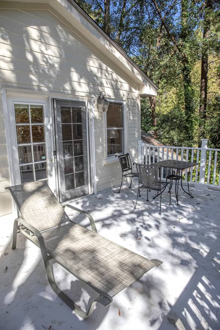 Charming Summerville Cottage - Summerville