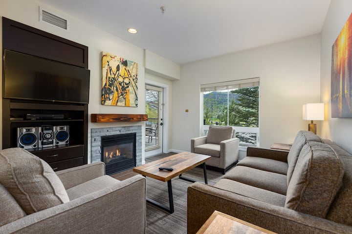 Spacious 3 Bedroom Unit - Shuttle To Slopes + Pool - Steamboat Springs, CO
