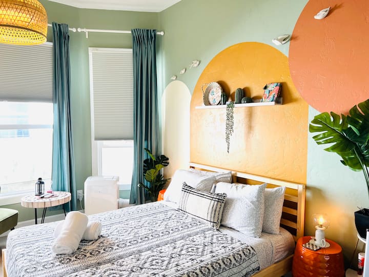 Charming Downtown Suite Near Convention Center - San Diego Airport (SAN)
