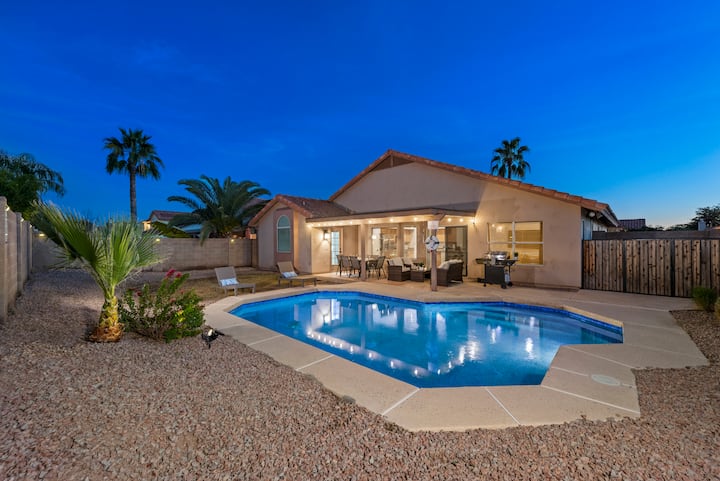 Super Comfy Home!  With Private Heated Pool - Mystery Castle