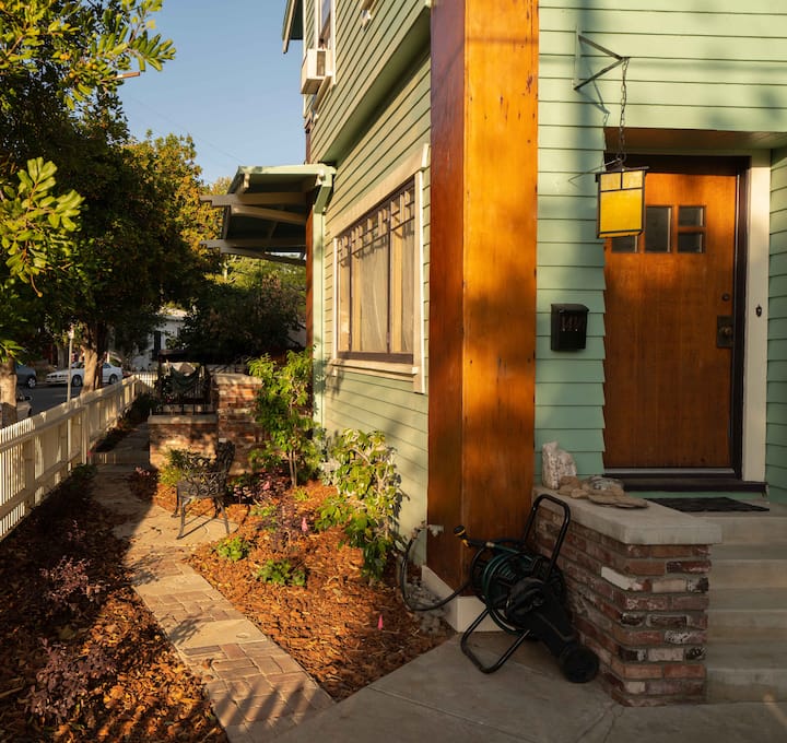 Craftsman Guesthouse On Great Street In Echo Park - Silver Lake, CA