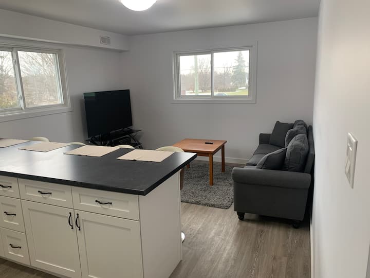 Lovely 2 Bedroom Apartment - Smiths Falls