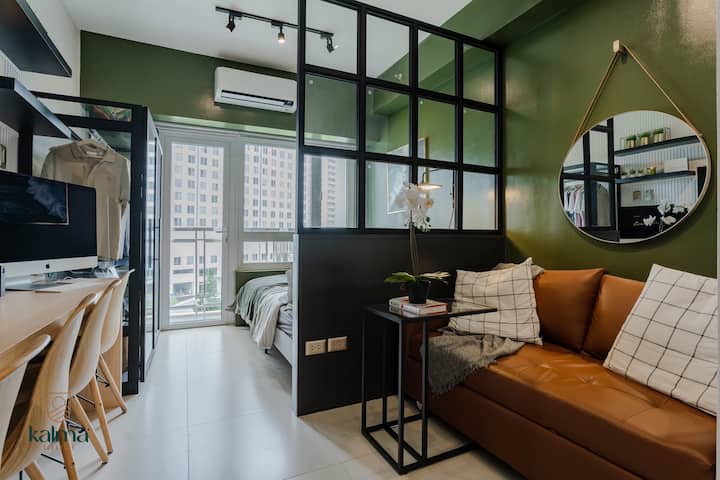 Modern, Sleek, City Life Refuge - Tagaytay