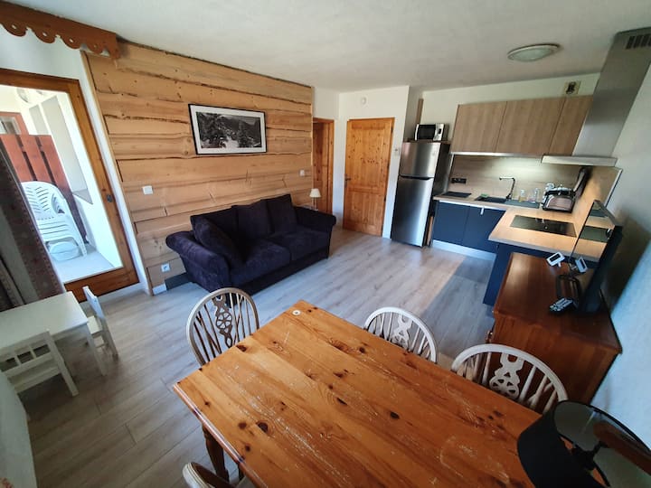 Deux Pièces, Rénové Et Calme Avec Piscine - Samoëns