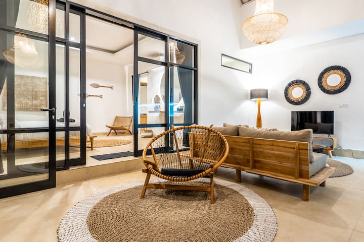 2 Br Exclusive Designer Villa In Umalas - Canggu