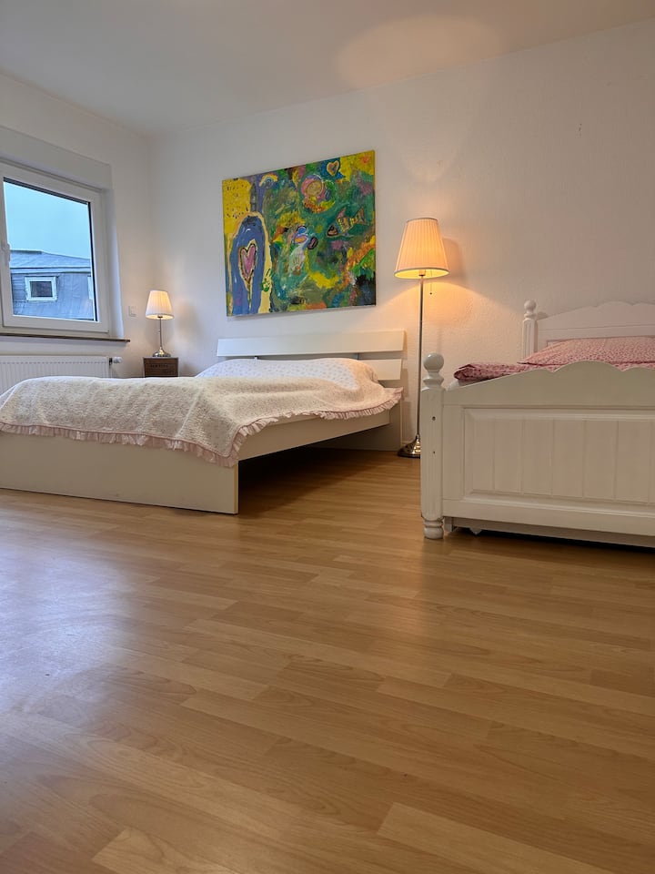 7 Beds In One Apartment - Netflix I Youtube - Gelsenkirchen