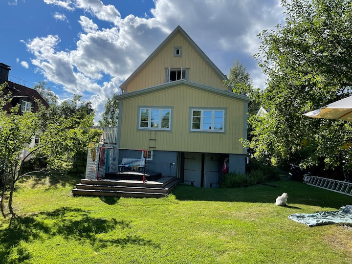 Stor Villa Med Trädgårdsidyll! - Stockholm