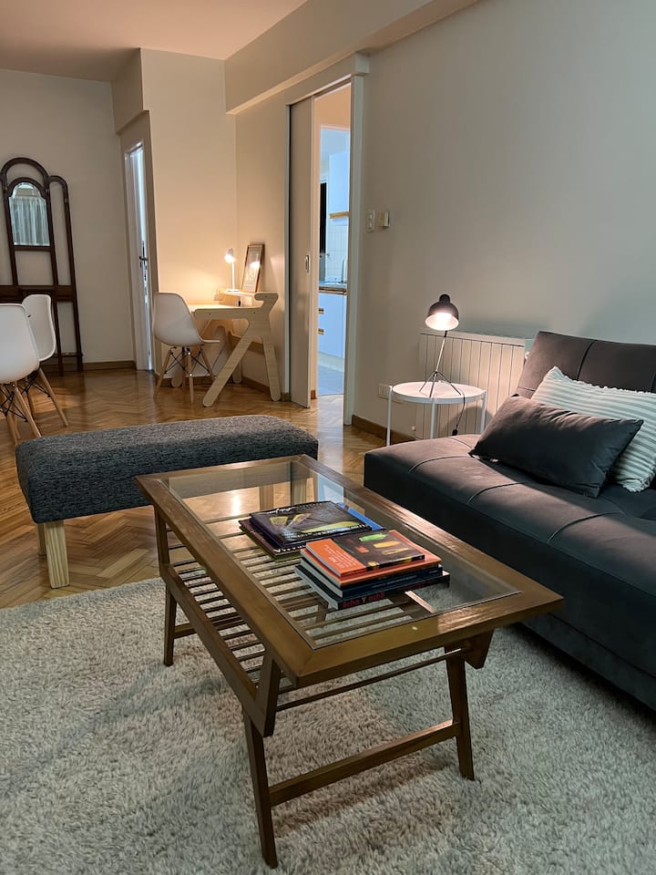 Amplio, Luminoso Y Gran Balcón. - Argentina