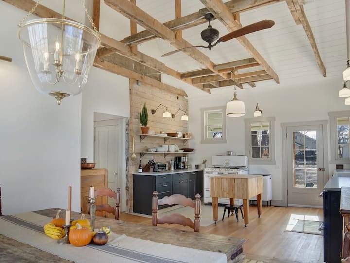 Historic Farmhouse-pet Friendly! - Montrose, CO
