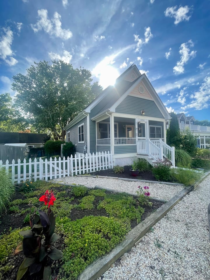 The Aqua Vista Cottage - Rehoboth Beach, DE