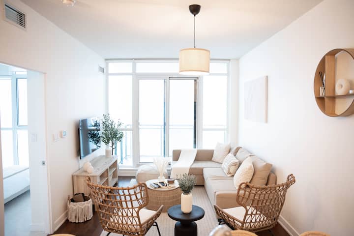 Stylish Condo Downtown Mississauga Steps To Sq1 - Mississauga