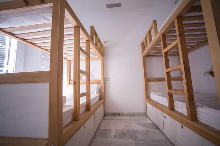 Cama En Habitación Mixta Para 4 Personas - Siviglia
